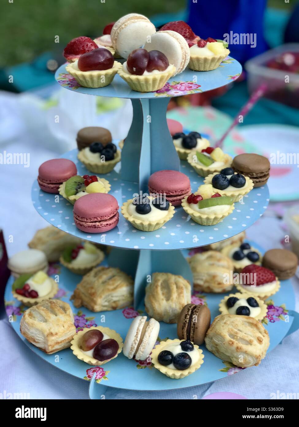 Tea picnic hi-res stock photography and images - Alamy