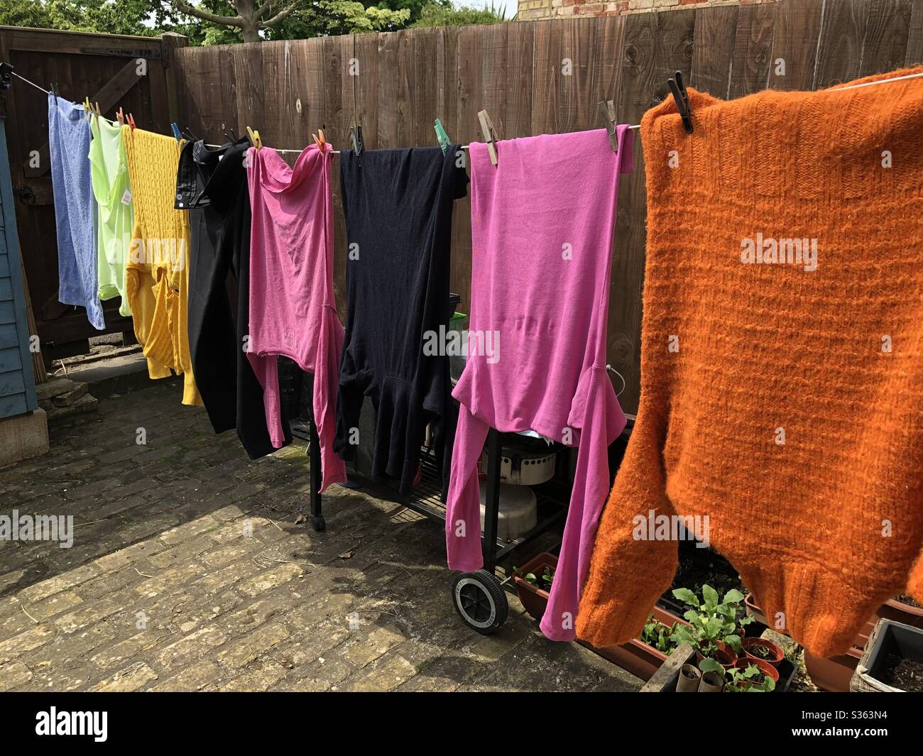 Washing drying on the line on a hot sunny day Stock Photo - Alamy