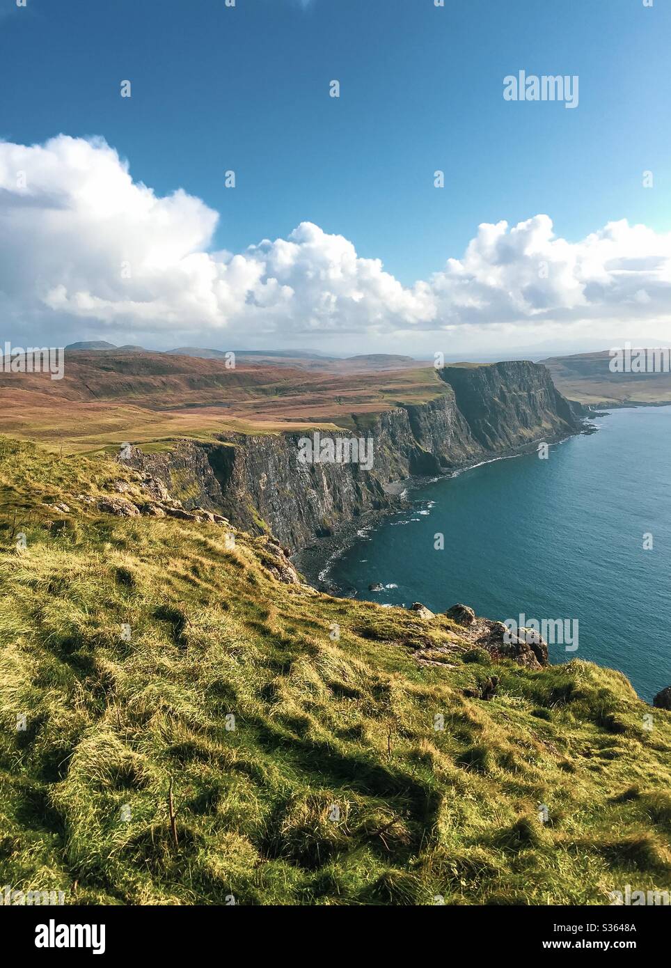 Cliff side ocean hi-res stock photography and images - Alamy