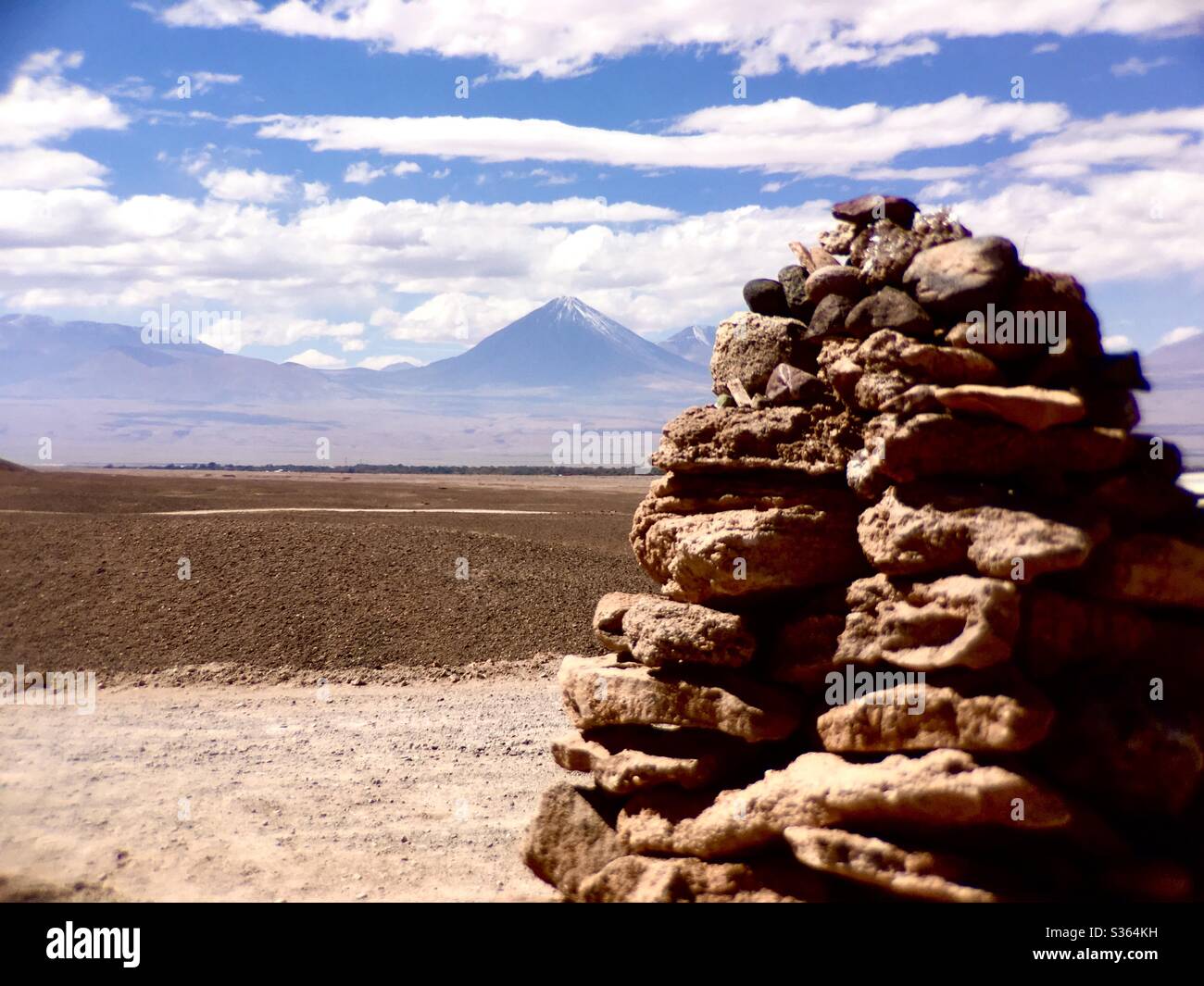 Atacama desert licancabur volcano hi-res stock photography and images ...