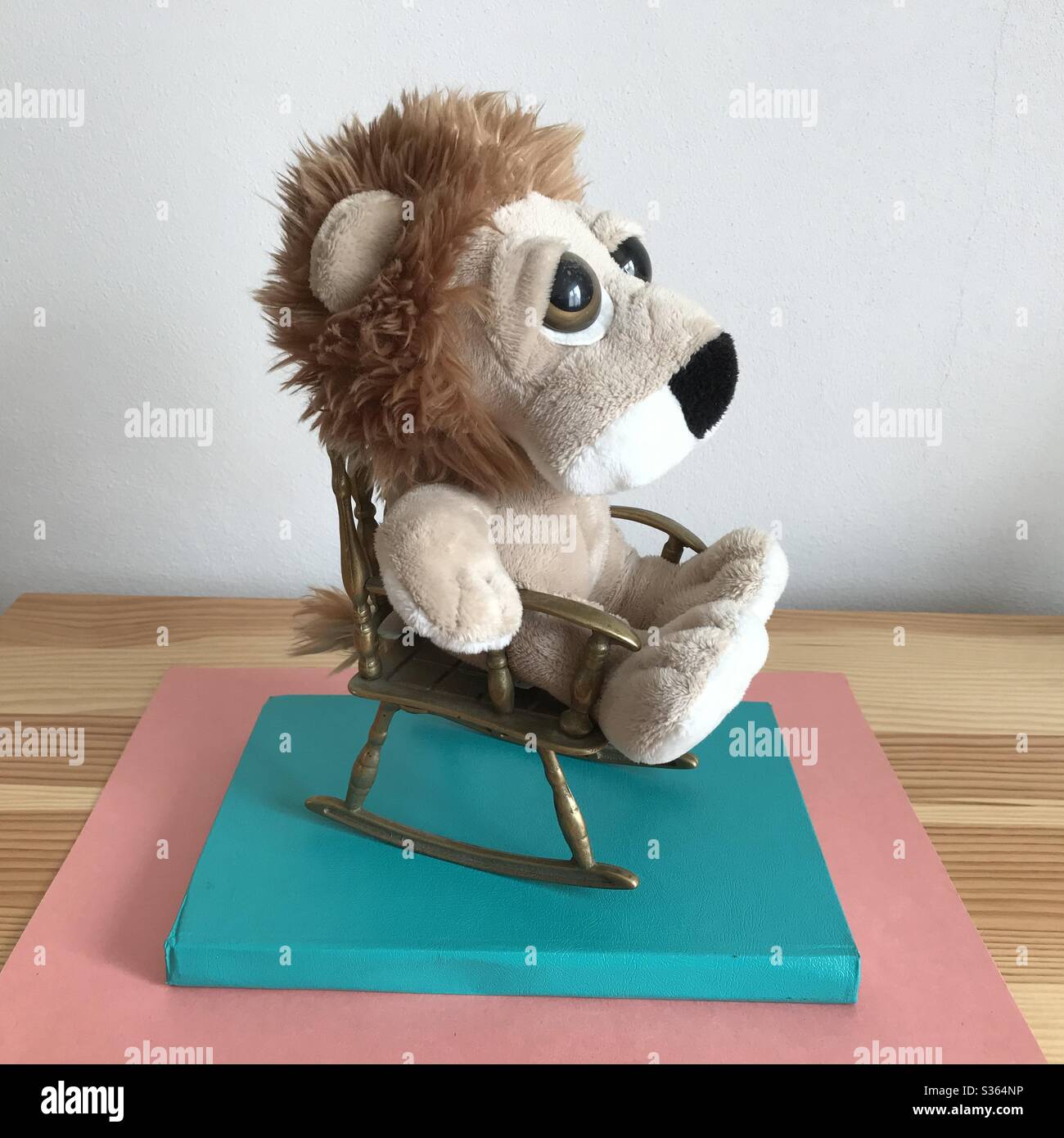 Stuffed lion hi-res stock photography and images - Alamy