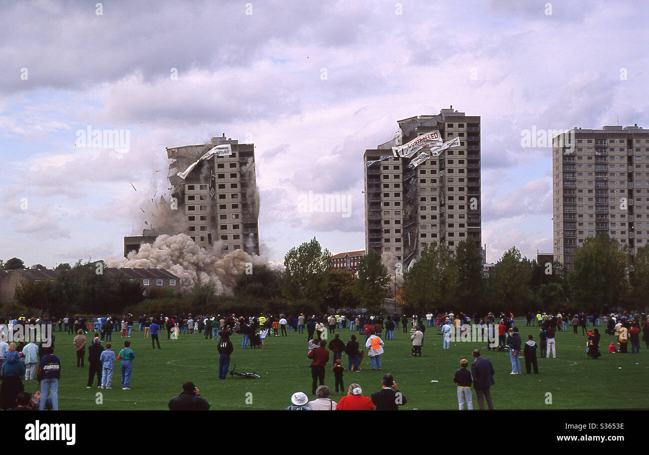 Controlled demolition explosion hi-res stock photography and images - Alamy