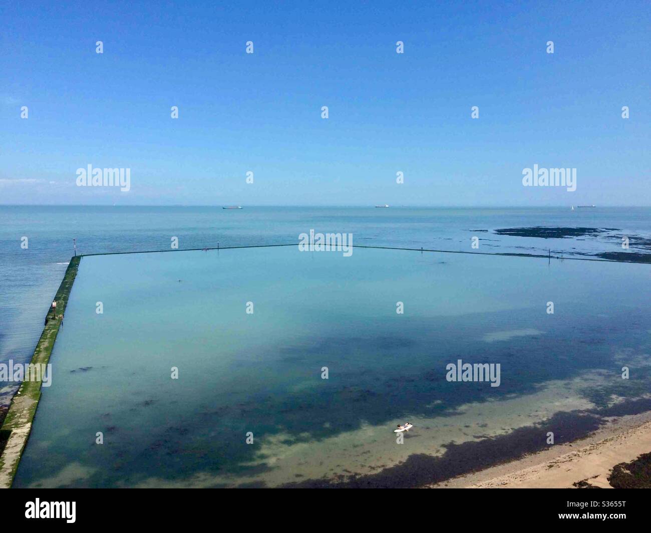 Outdoor tidal swimming pool hi-res stock photography and images - Alamy