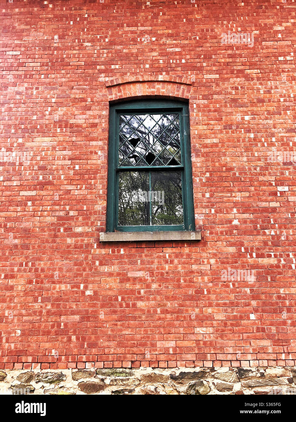 Broken window in beautiful abandoned house in the woods Stock Photo - Alamy