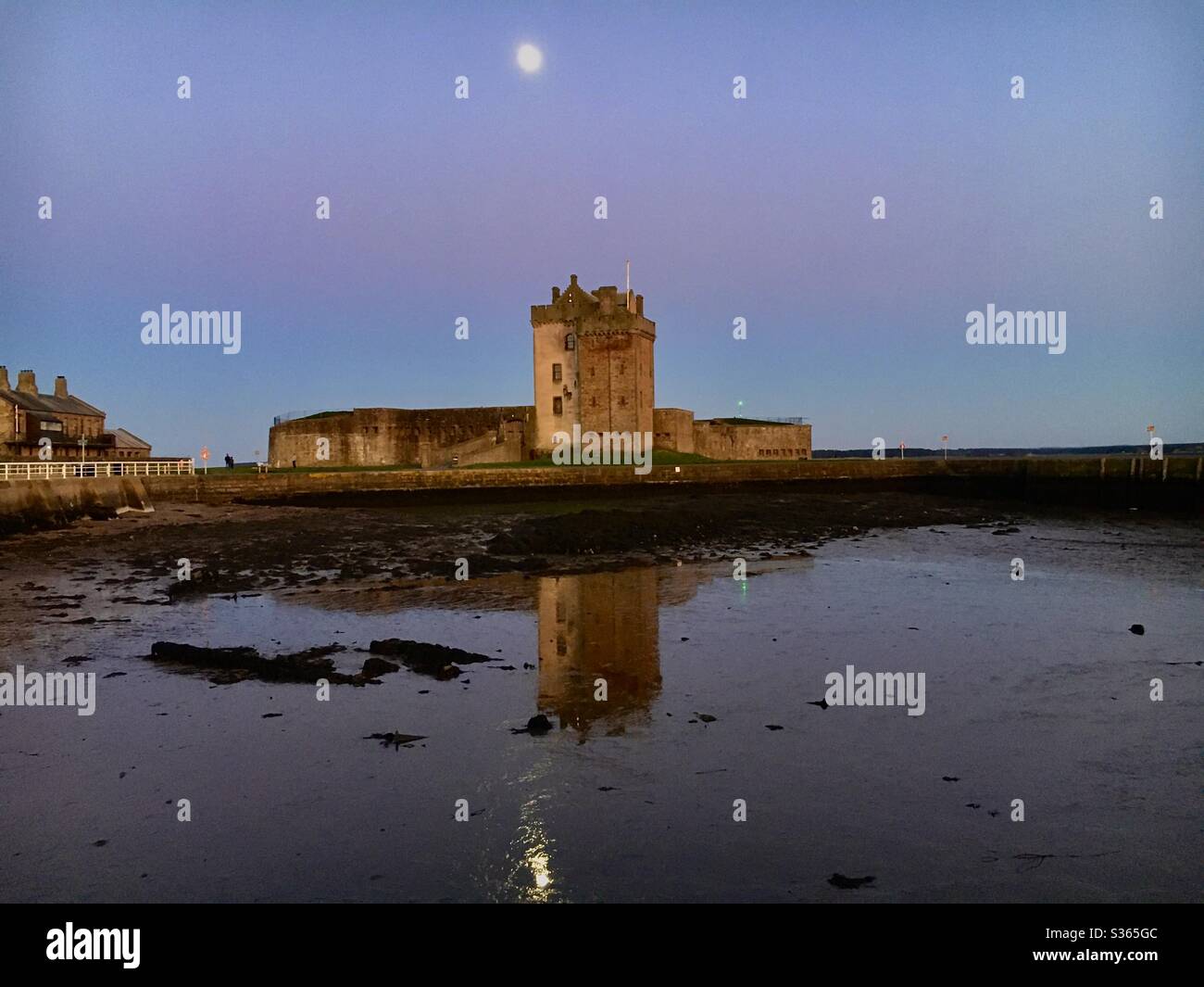 Broughty ferry castle hi-res stock photography and images - Alamy