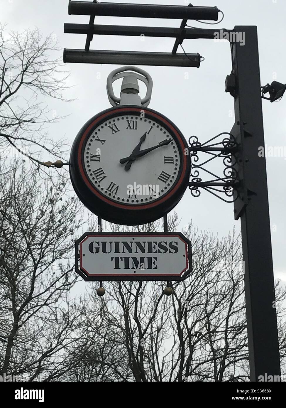 Guinness clock hi-res stock photography and images - Alamy