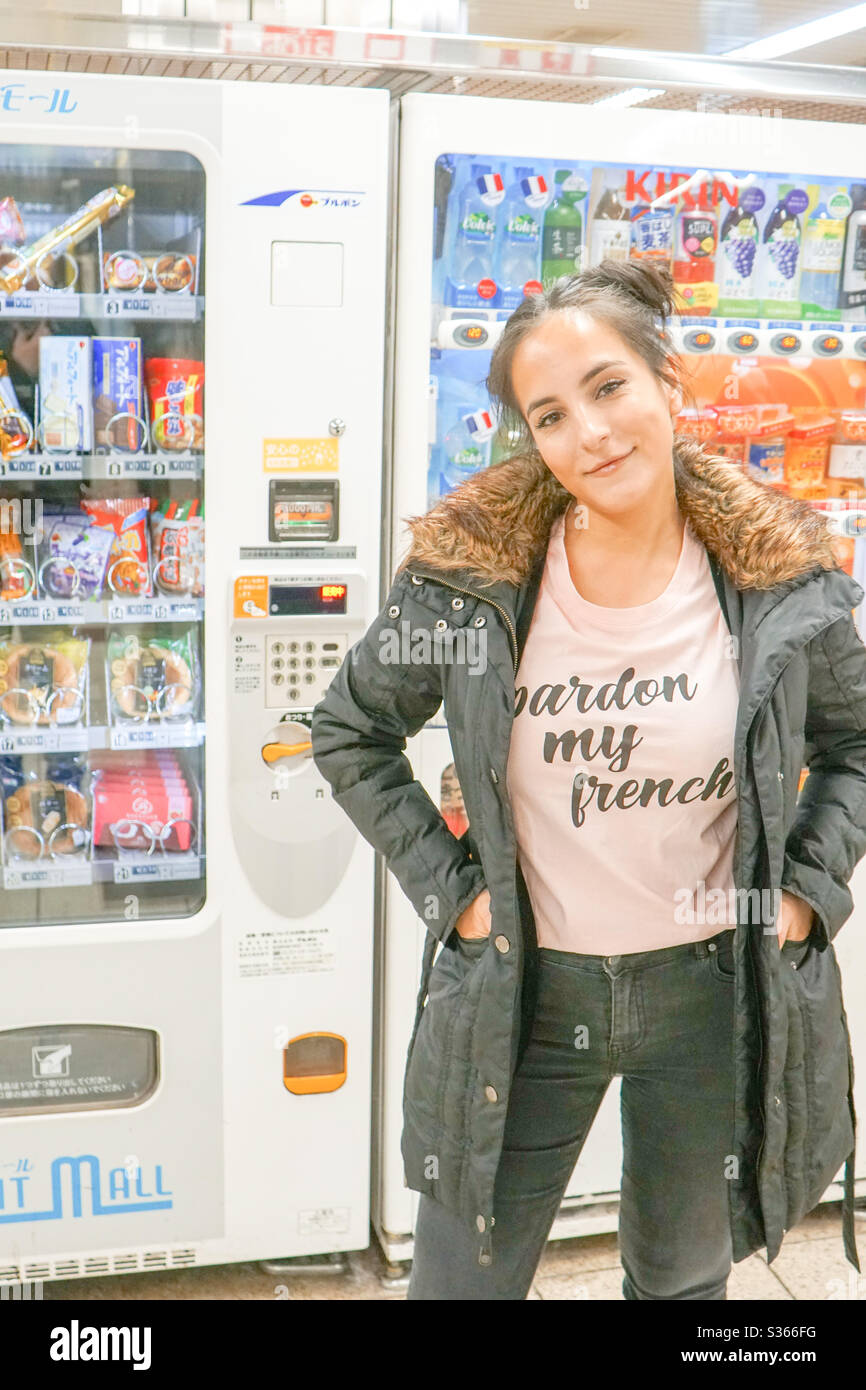 Vending machine girl hi-res stock photography and images - Alamy