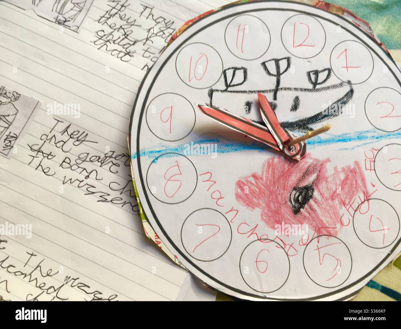 Home learning hi-res stock photography and images - Alamy