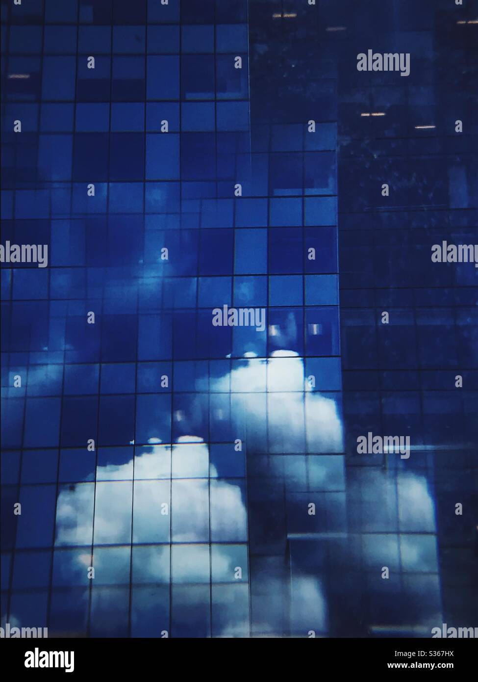 Reflecting off building hi-res stock photography and images - Alamy