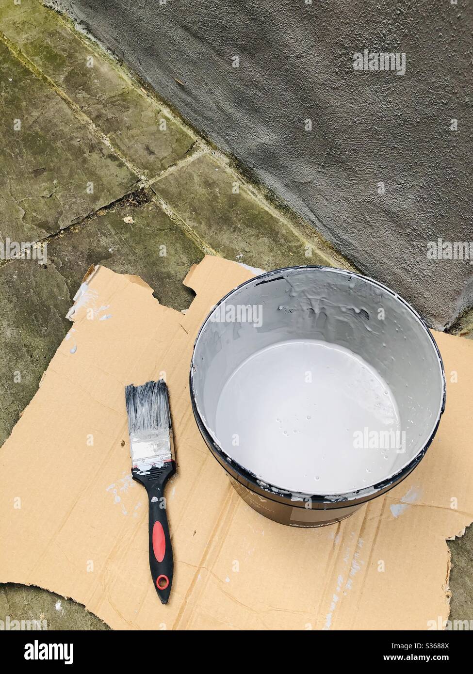Grey paint bucket hi-res stock photography and images - Alamy