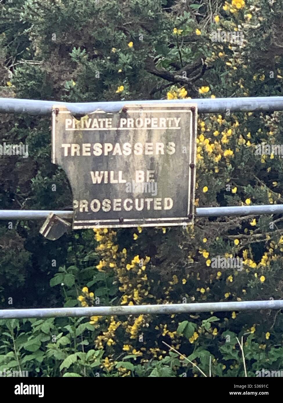 Tresspass sign hi-res stock photography and images - Alamy