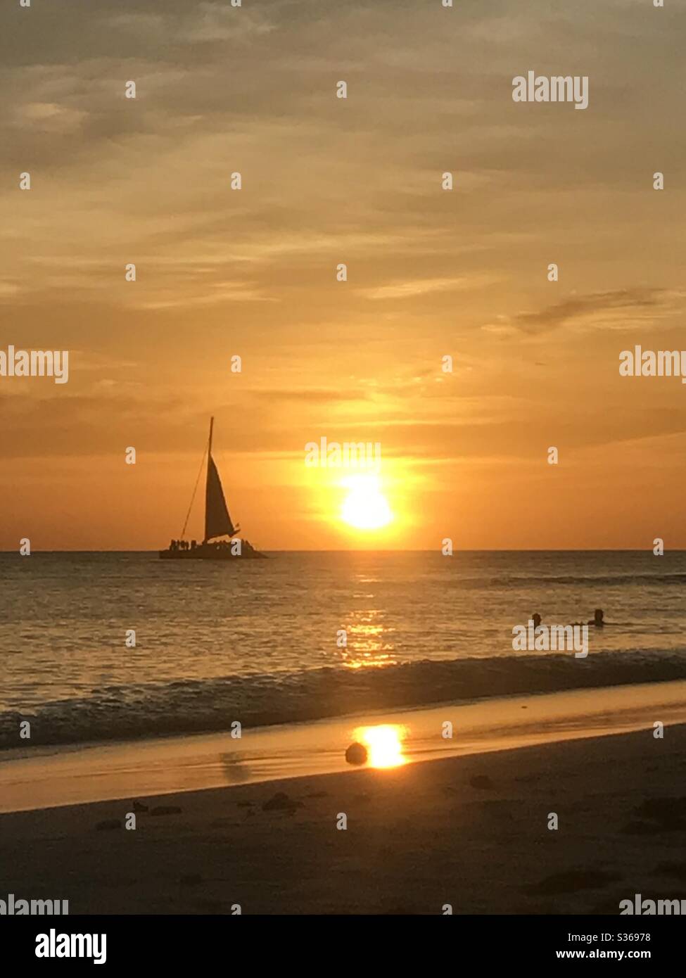 Aruba sunset hi-res stock photography and images - Alamy