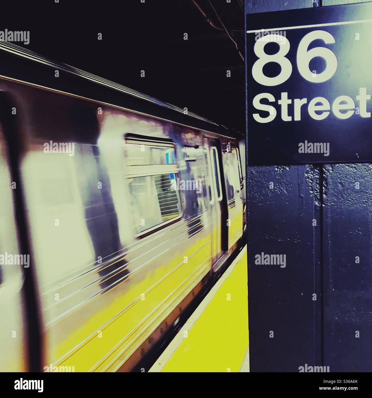 86 street subway station hi-res stock photography and images - Alamy