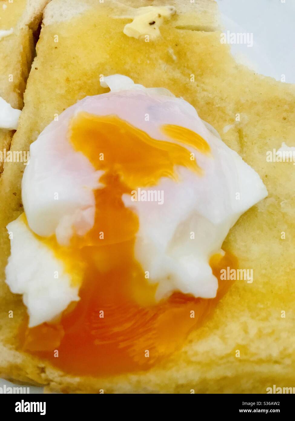 Burst egg hi-res stock photography and images - Alamy