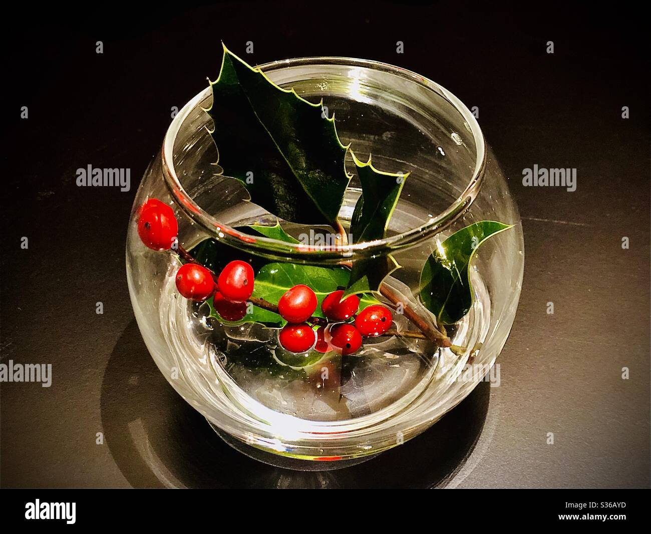 Mistletoe decoration hi-res stock photography and images - Alamy