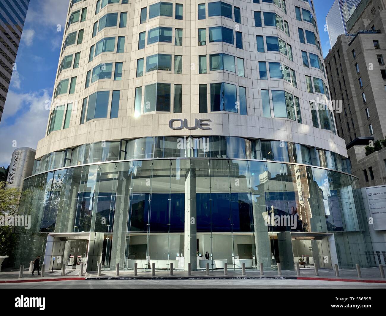 LOS ANGELES, CA, MAY 2020: entrance lobby to OUE Skyspace and the US ...