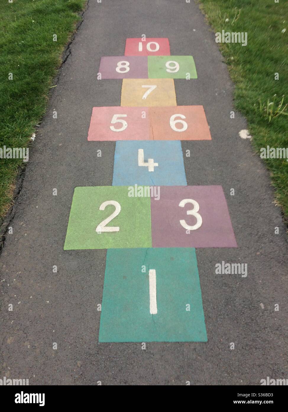Hop scotch hi-res stock photography and images - Alamy