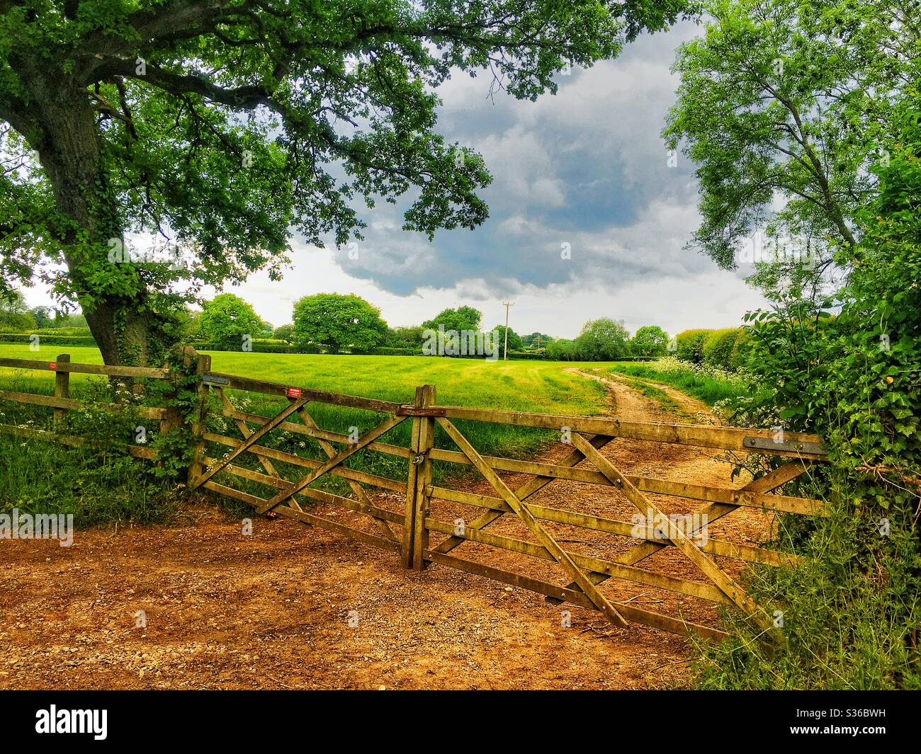 Cheshire countryside view hi-res stock photography and images - Alamy
