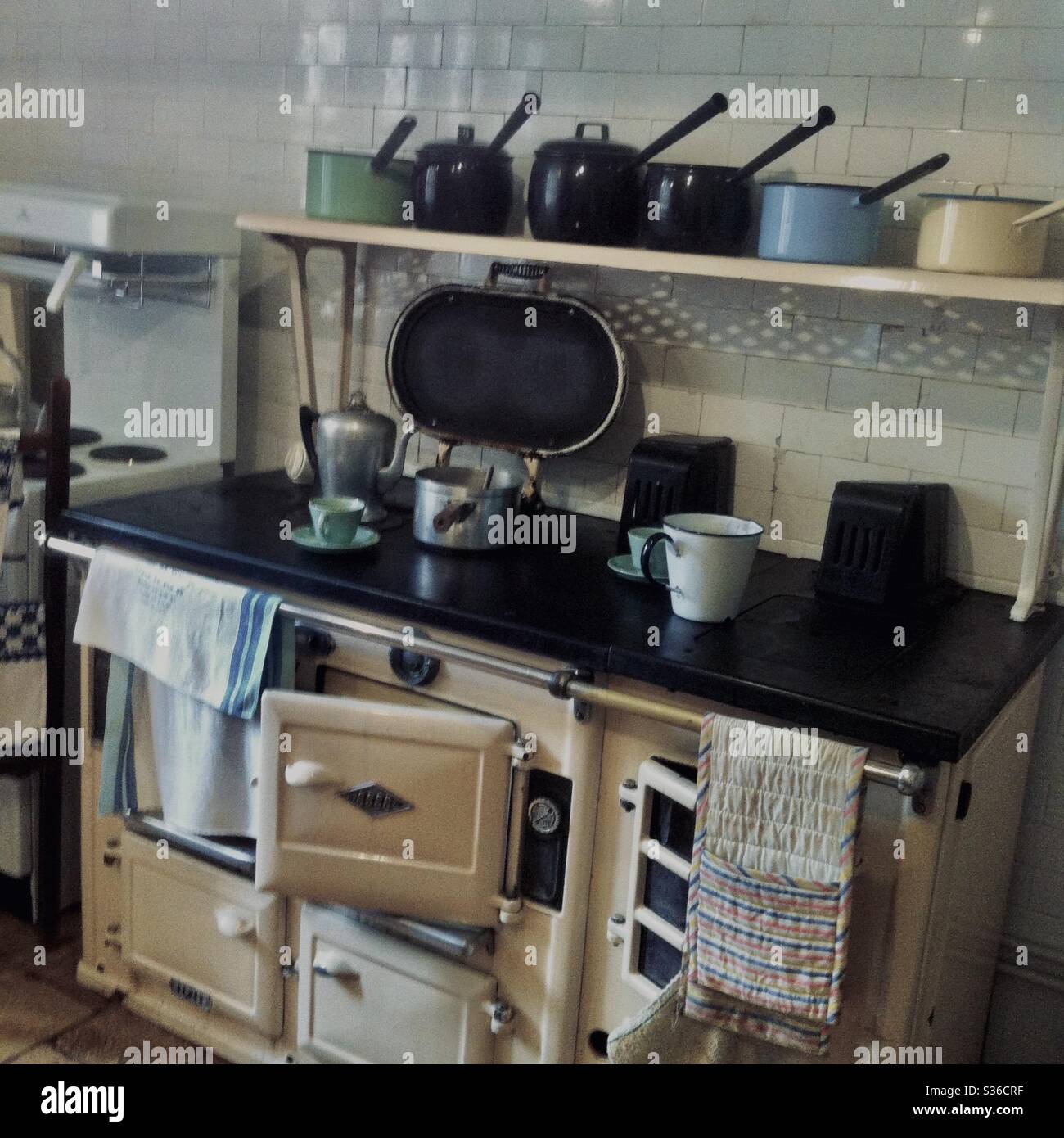 British old kitchen hi-res stock photography and images - Alamy