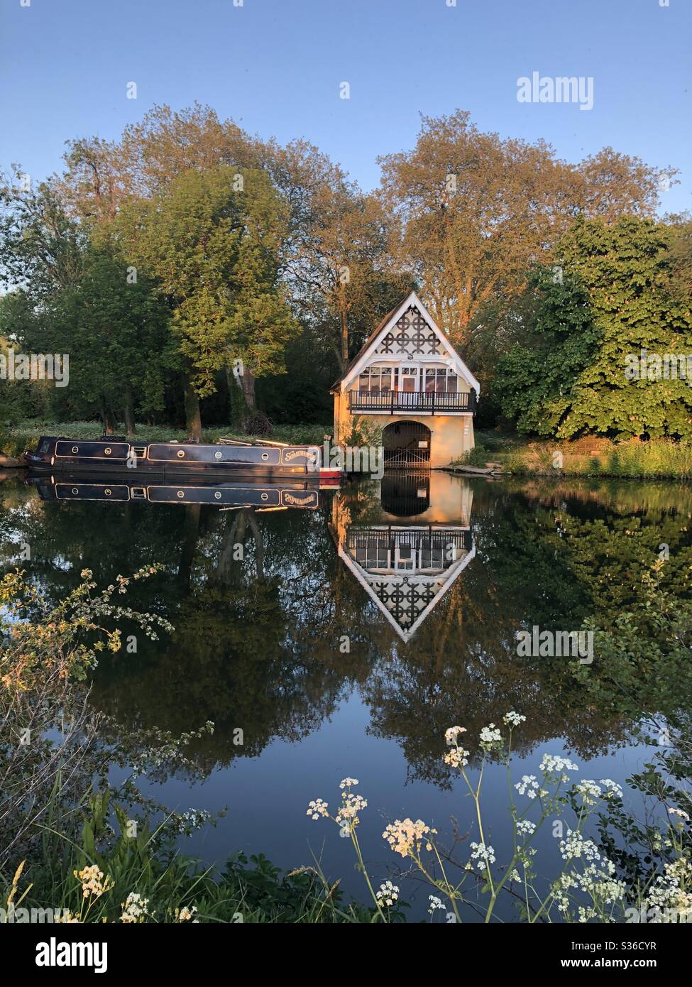 Thames walk hi-res stock photography and images - Alamy