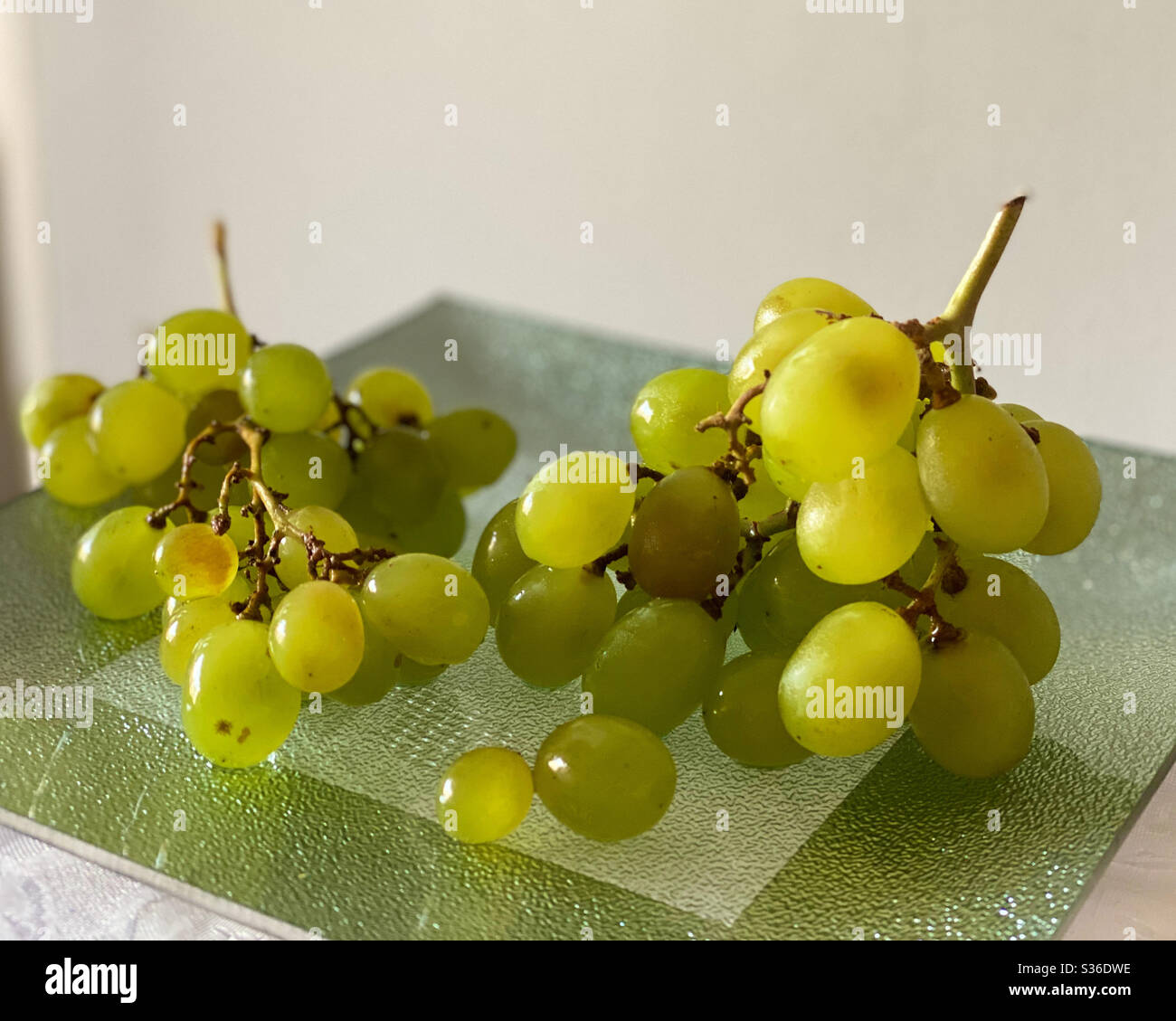 Grapes plate hi-res stock photography and images - Alamy