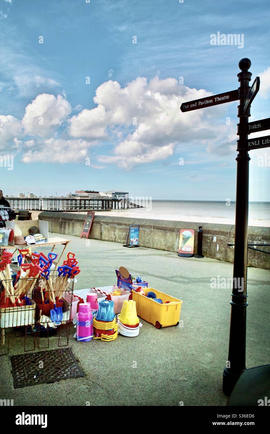 Cromer Pier Shop High Resolution Stock Photography and Images - Alamy