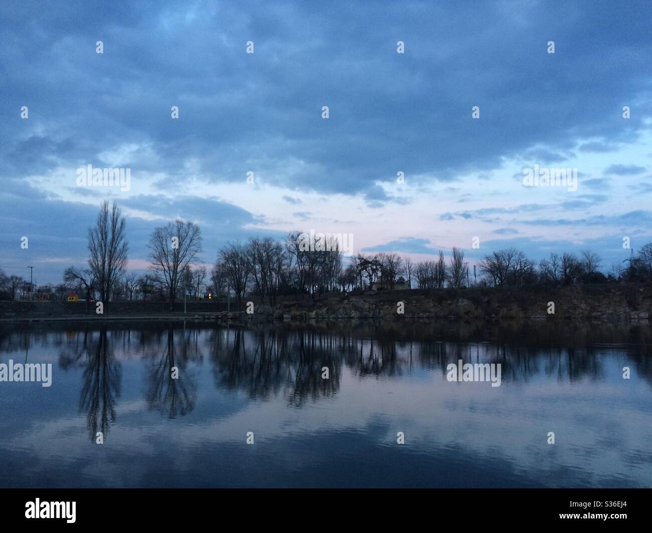 Lake twilight hi-res stock photography and images - Alamy