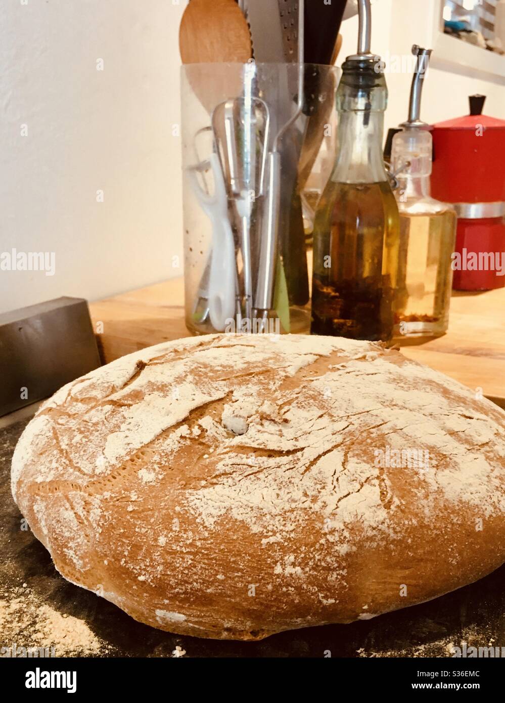 Straight out of the oven hi-res stock photography and images - Alamy