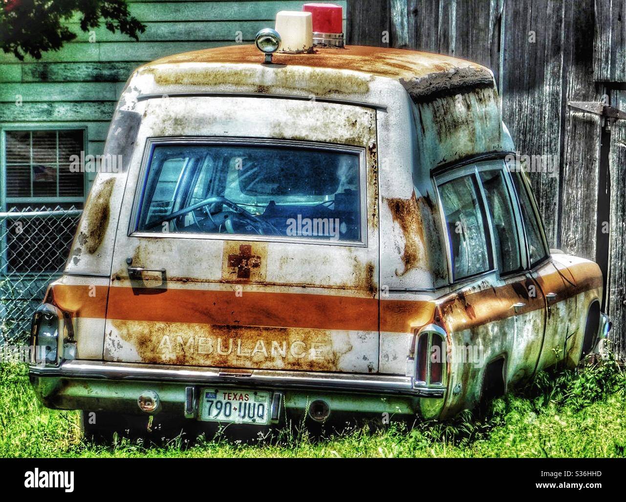 Abandoned ambulance hi-res stock photography and images - Alamy