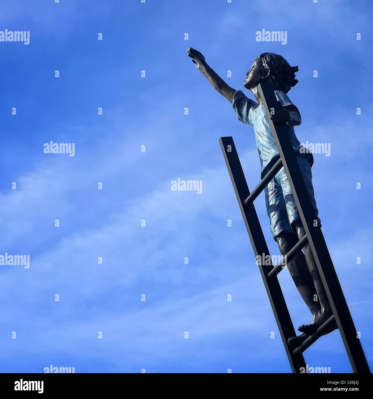 Reaching up stars hi-res stock photography and images - Alamy