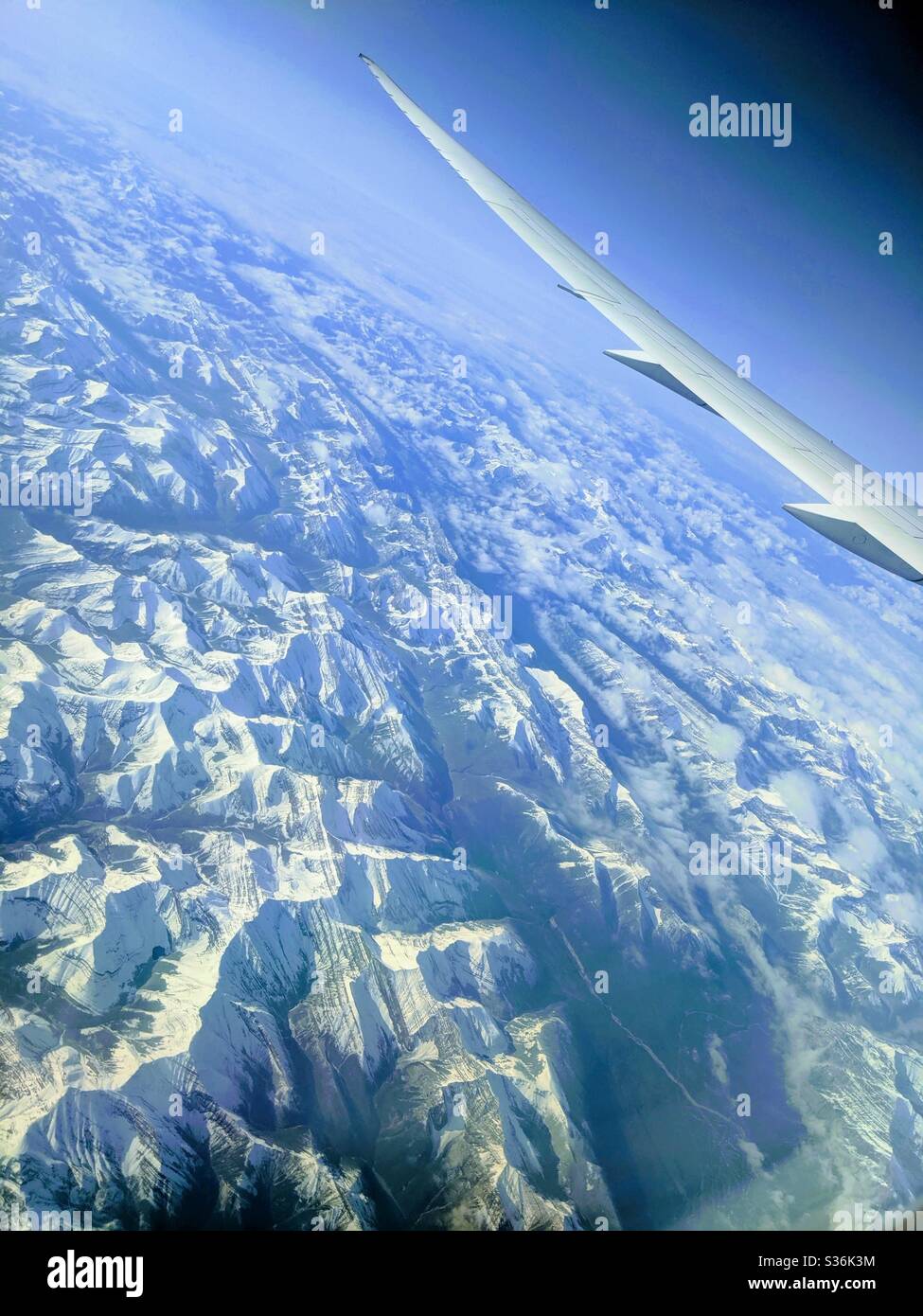 Plane going over hi-res stock photography and images - Alamy