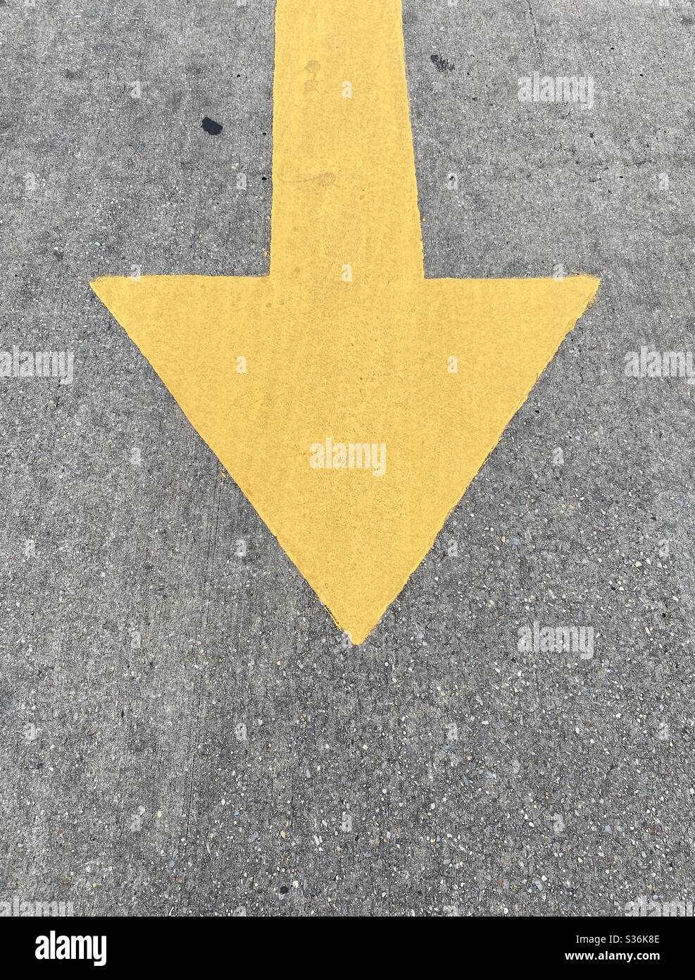 Direction yellow hi-res stock photography and images - Alamy