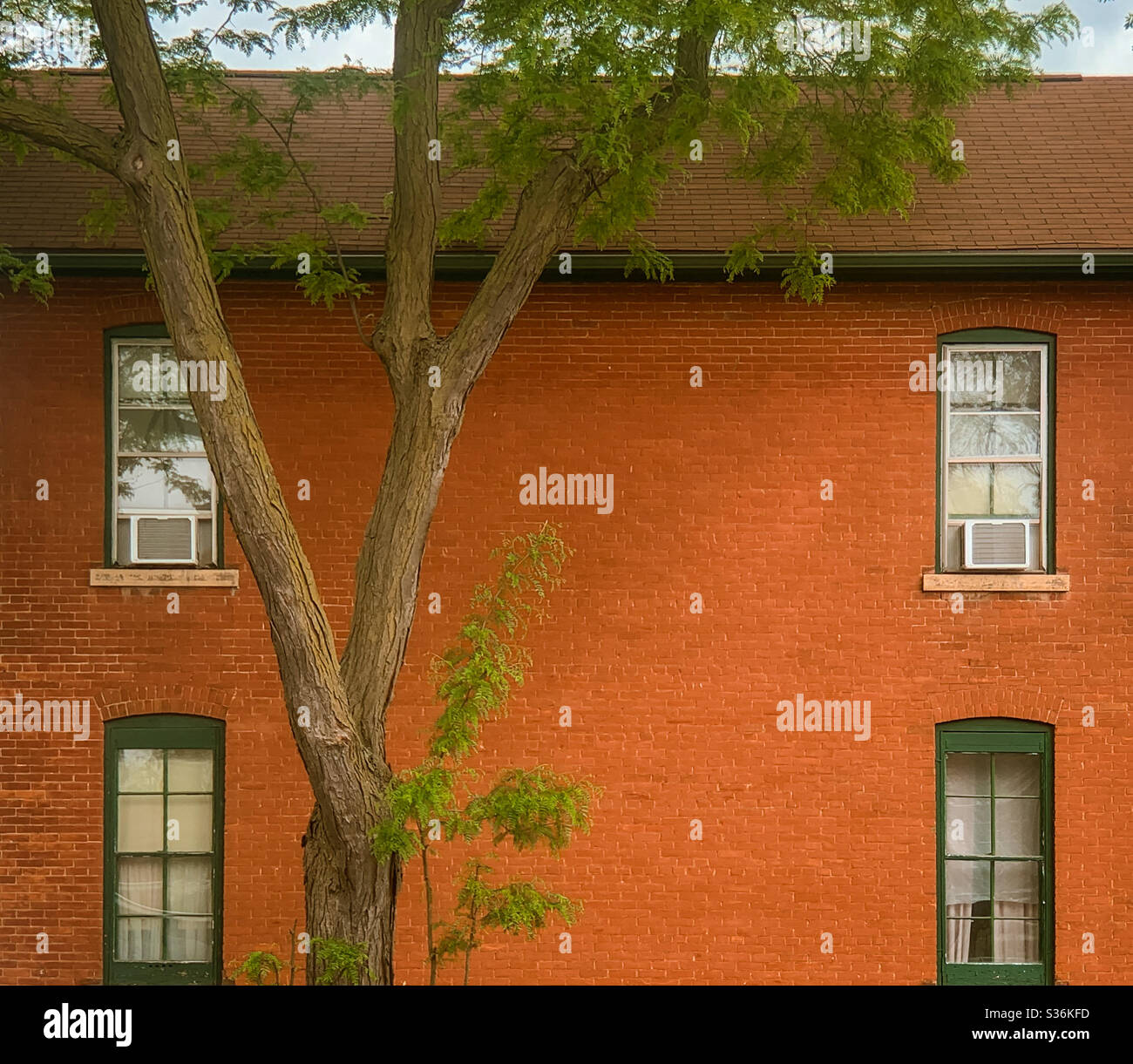 Red brick facade hi-res stock photography and images - Alamy