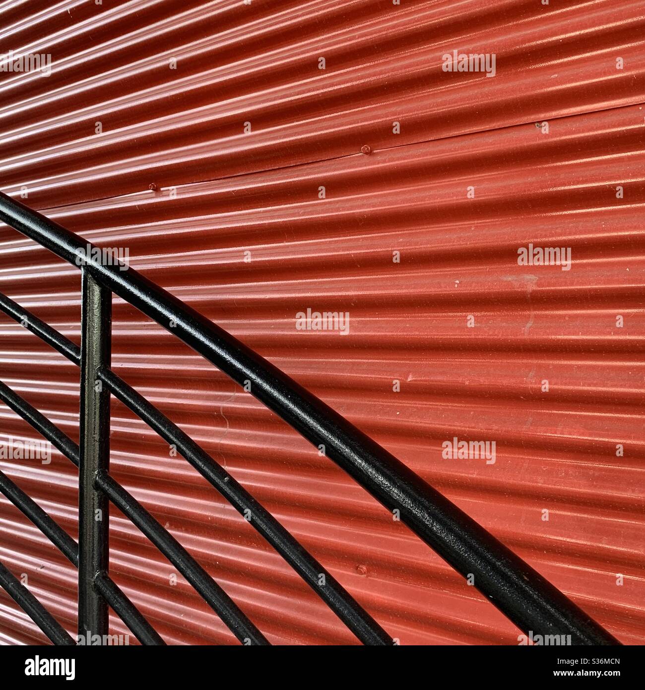 Red line patterns hi-res stock photography and images - Alamy