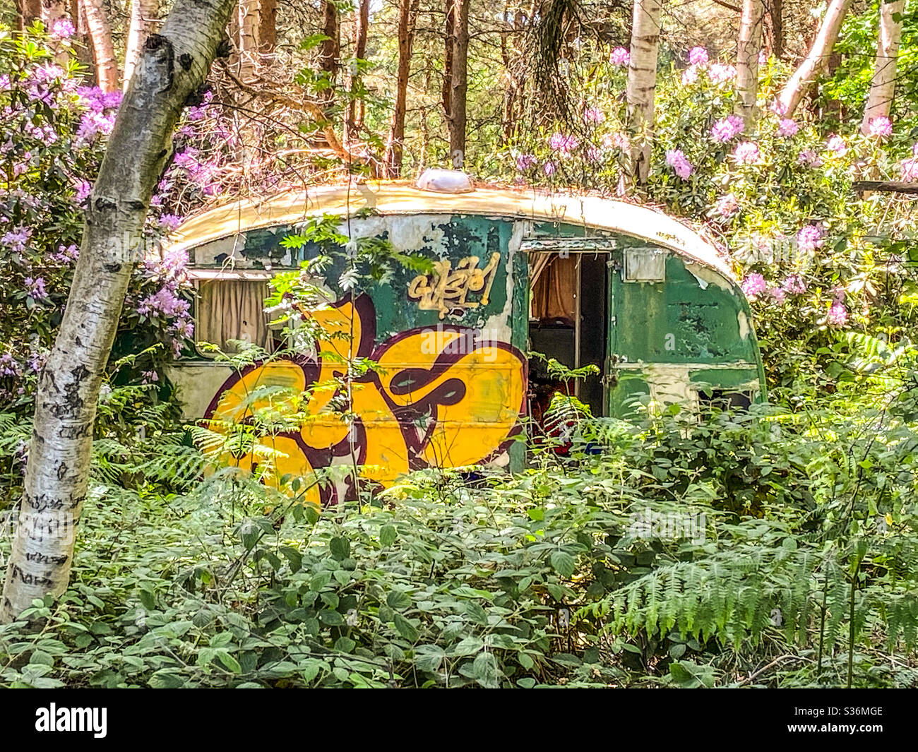 Abandoned caravan hi-res stock photography and images - Alamy
