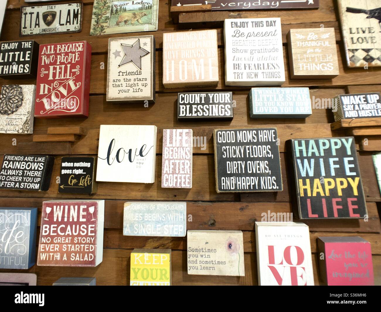 Wall quotes hi-res stock photography and images - Alamy