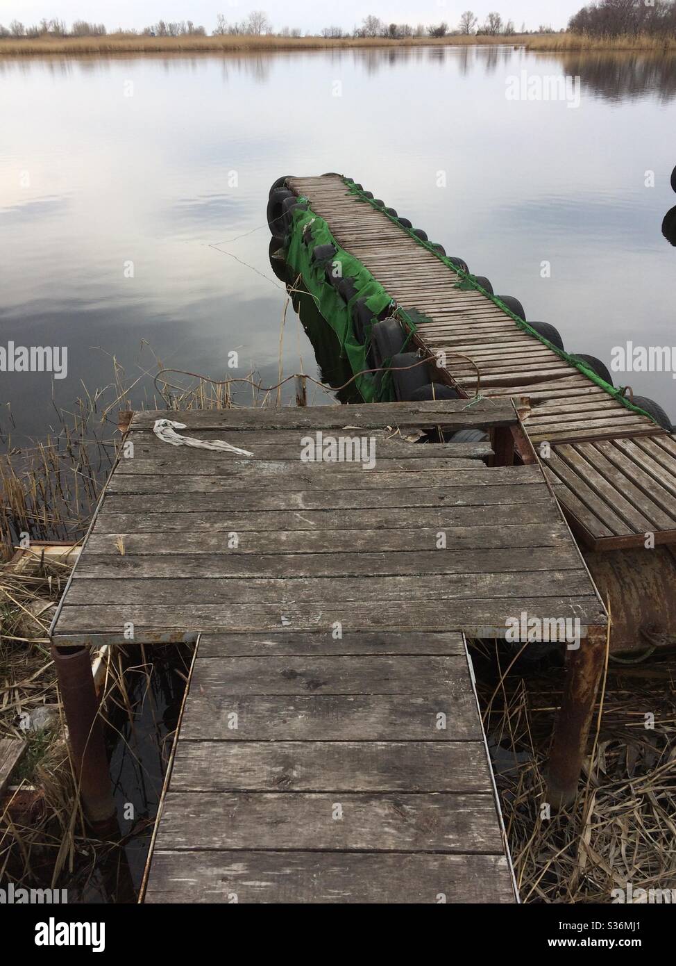 Boat mooring river hi-res stock photography and images - Alamy
