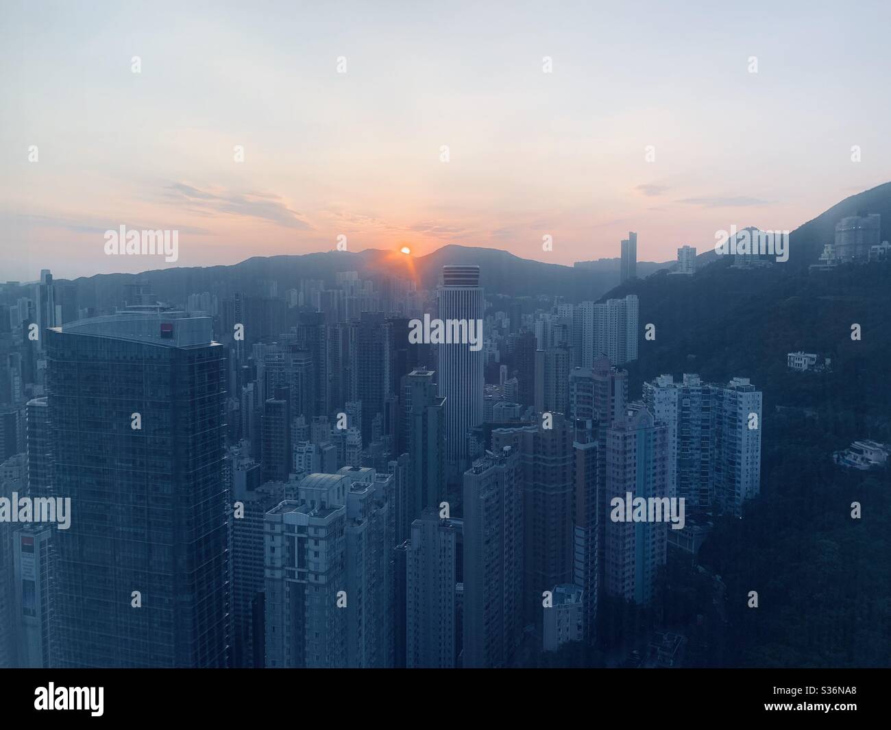 Urban city sunrise hi-res stock photography and images - Alamy