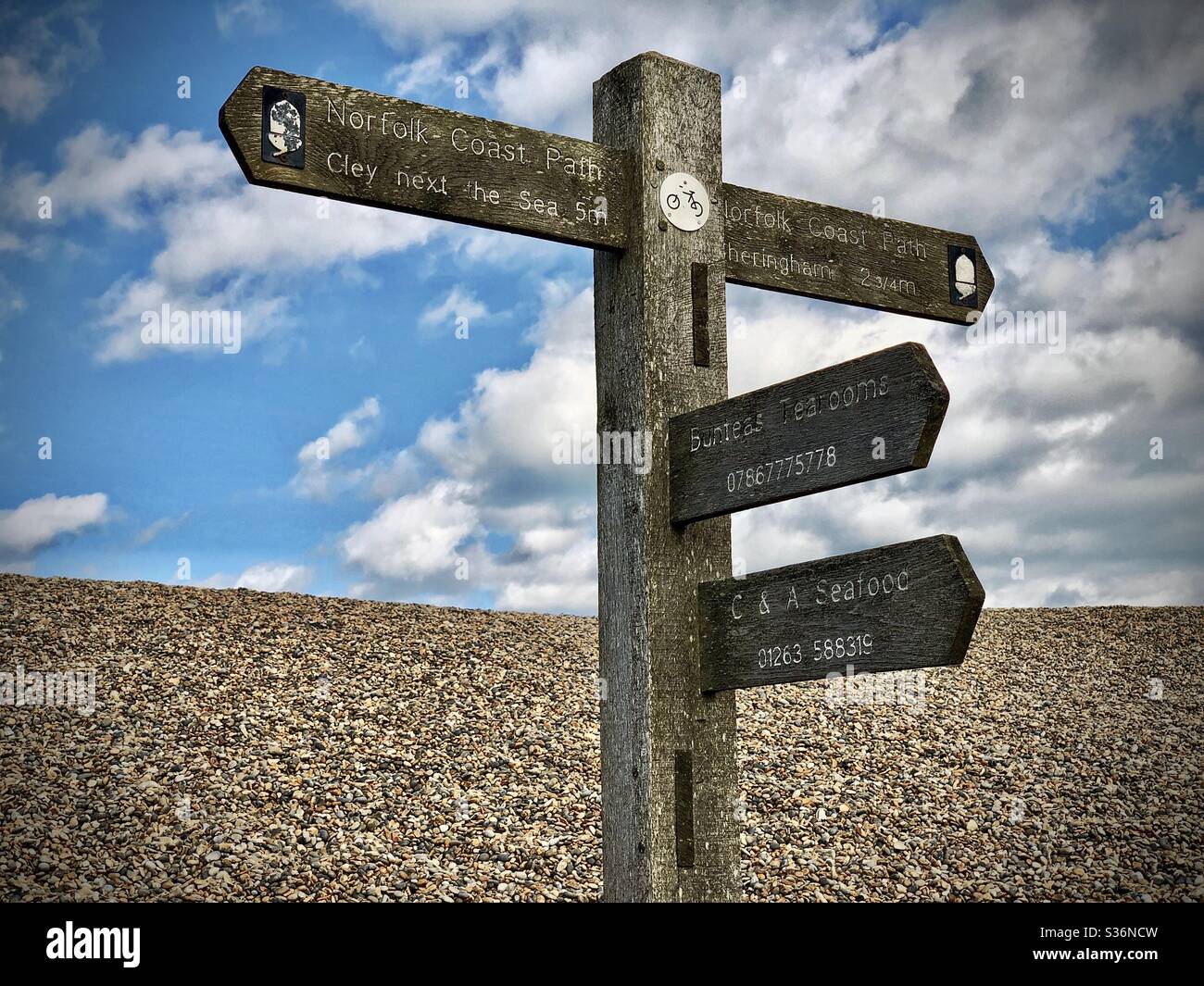 Coast path sign beach hi-res stock photography and images - Alamy
