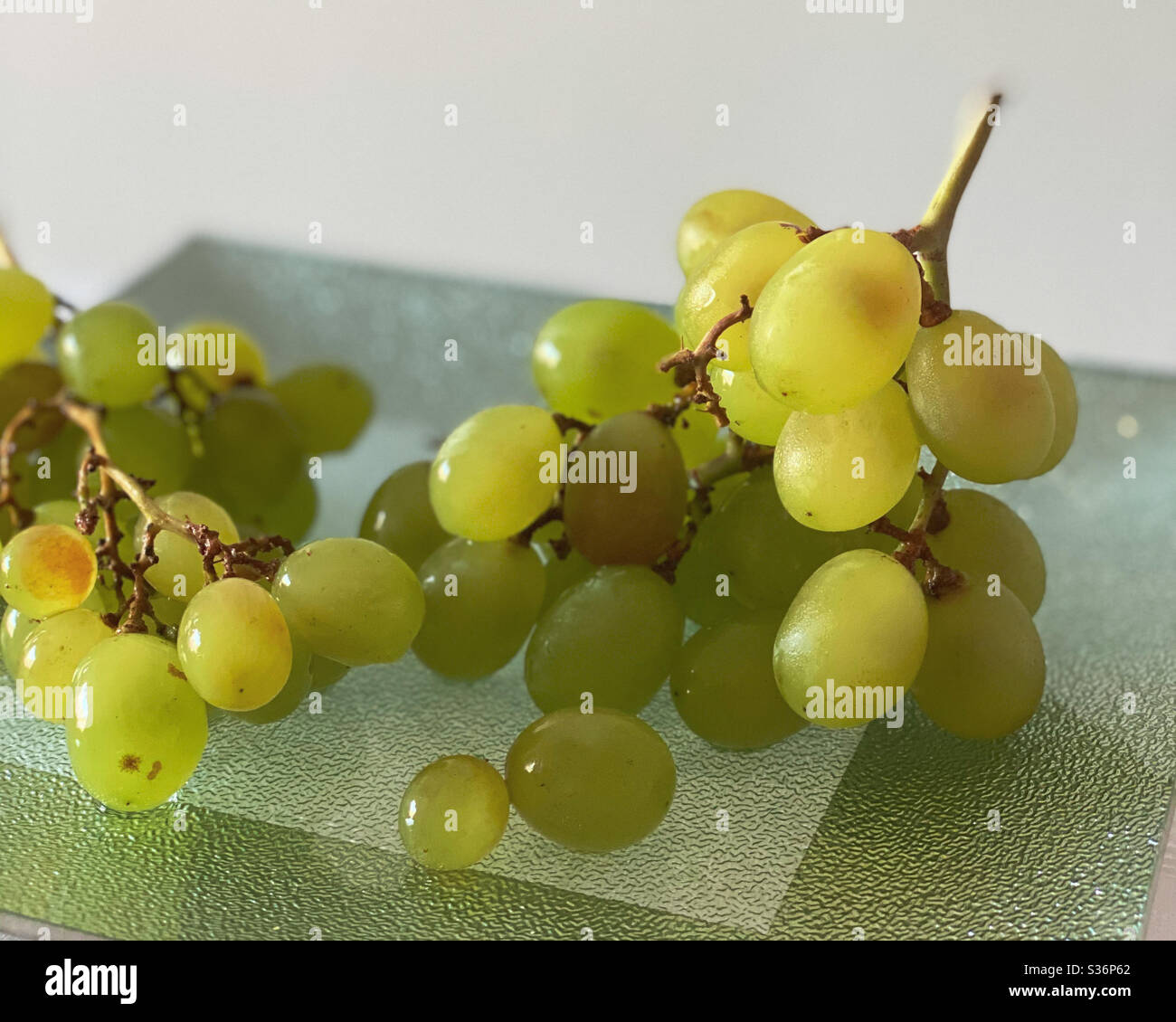 Sour grapes hi-res stock photography and images - Alamy