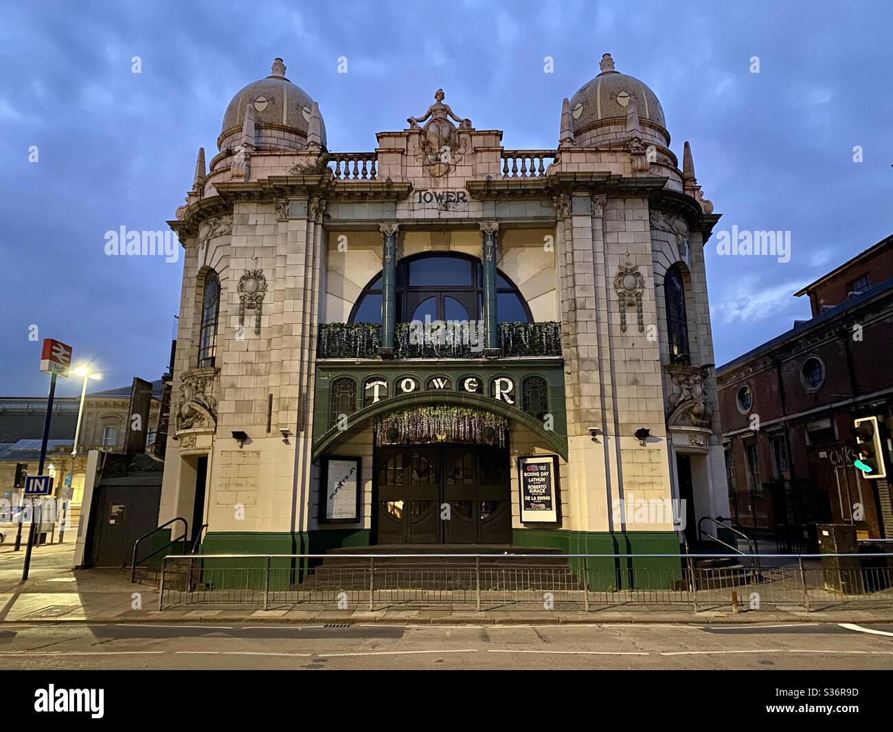 Bouncers hi-res stock photography and images - Alamy