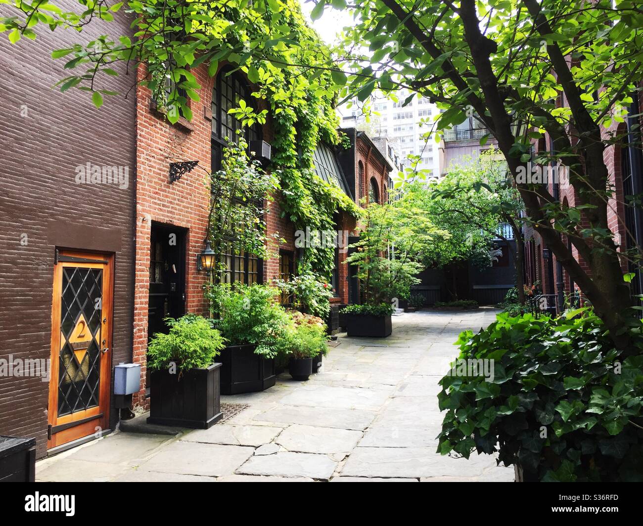 Sniffen court hi-res stock photography and images - Alamy