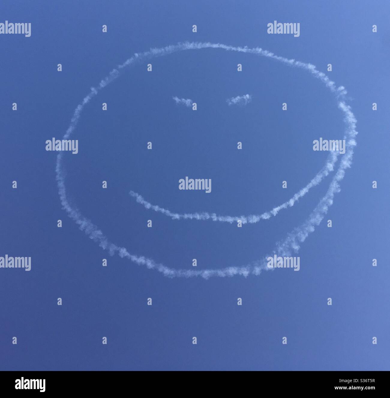 Smiling face airplane hi-res stock photography and images - Alamy