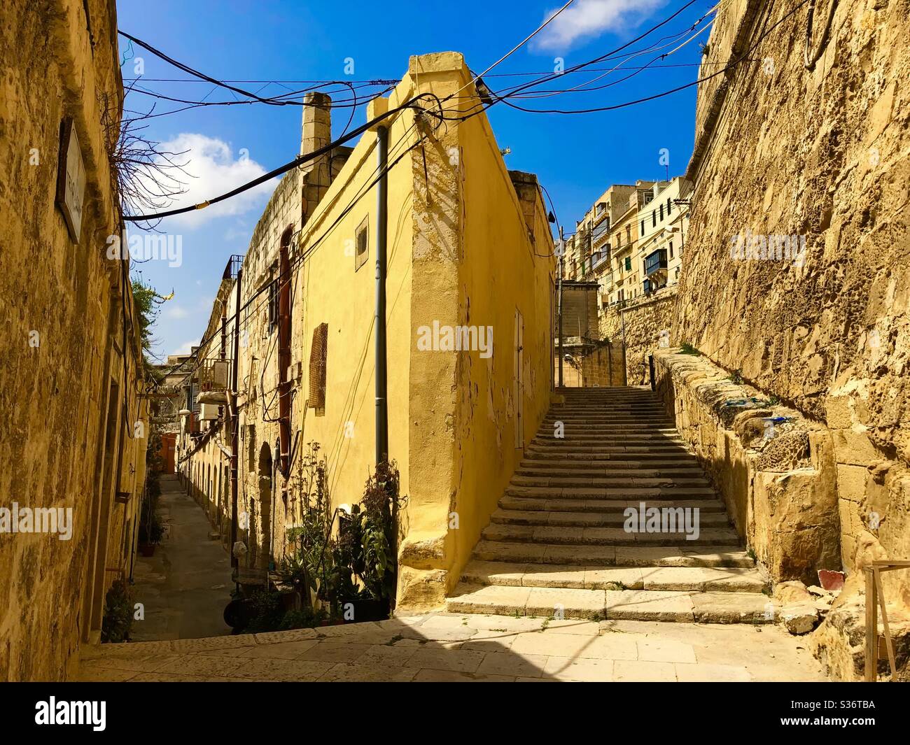 Alleyways malta hi-res stock photography and images - Alamy
