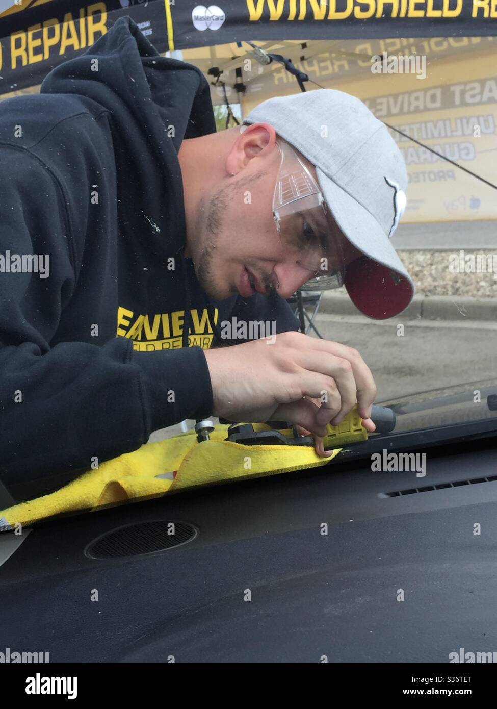 Windshield repair hi-res stock photography and images - Alamy