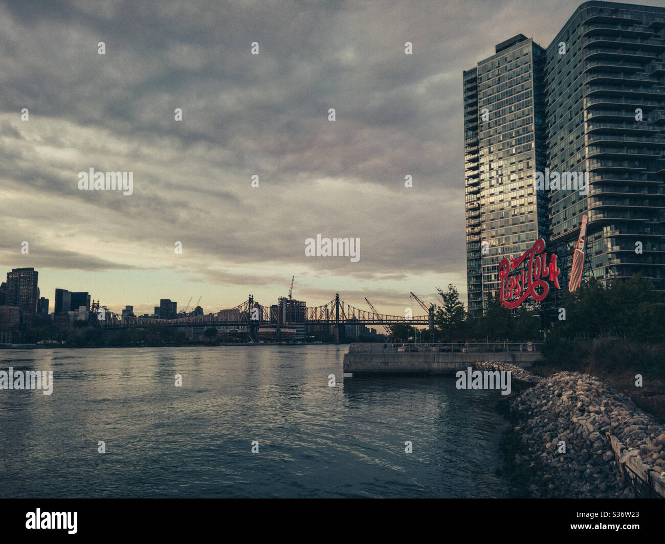Pepsi Cola Sign in Long Island City, Queens, at sunset Stock Photo - Alamy
