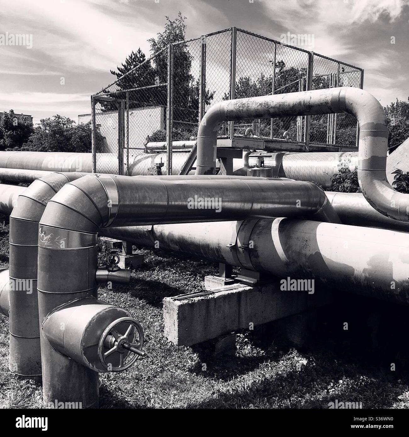 Pipelines tubes oil gas industry hi-res stock photography and images ...