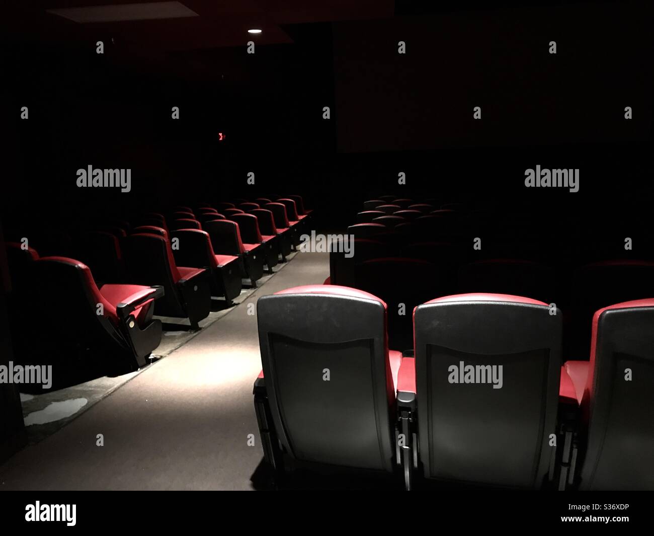 Empty movie theater hi-res stock photography and images - Alamy