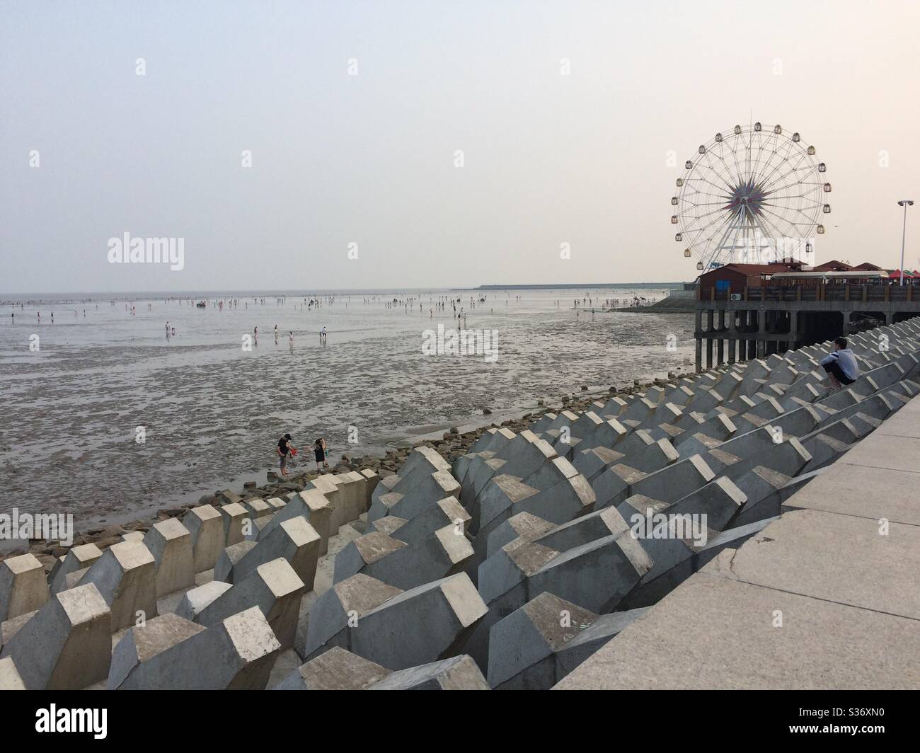 Wave wheel hi-res stock photography and images - Alamy