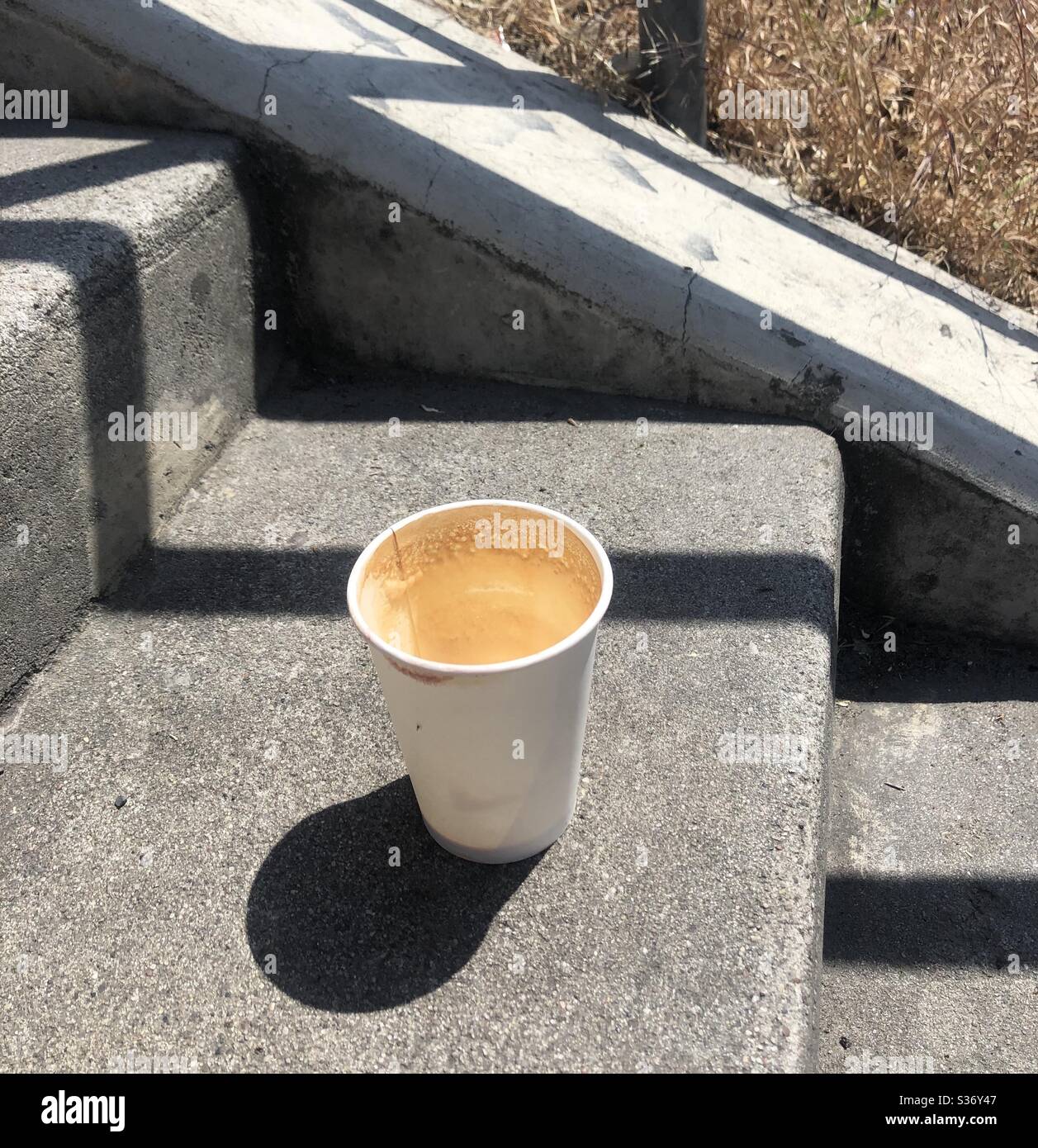 Empty coffee cup Stock Photo - Alamy